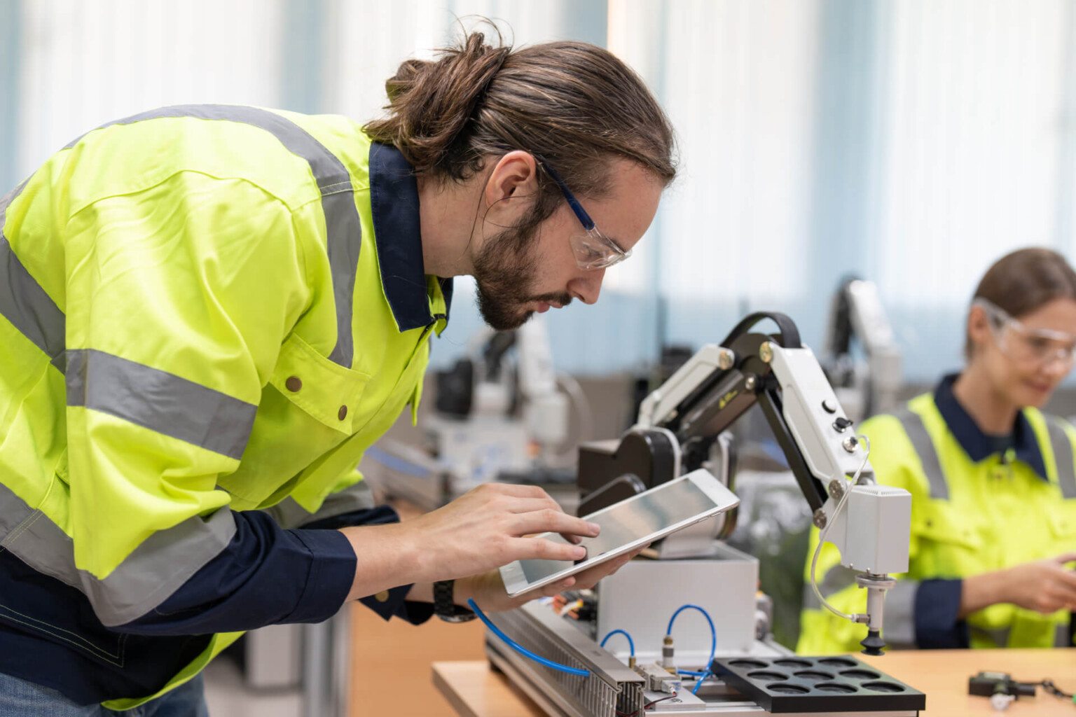 AI in Manufacturing Execution Systems: Use Cases | Blog Miquido